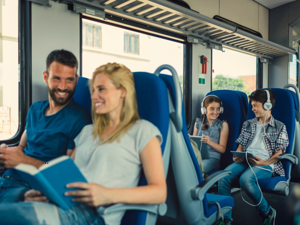 Elk half uur de grens over met een intercity - Rover